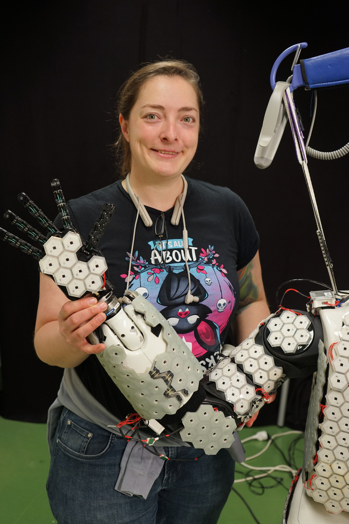Sensible künstliche Haut für Roboter – Foto-Reportage von Julia Post